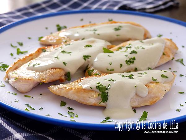 Pollo con salsa de queso, una receta cremosa y fácil